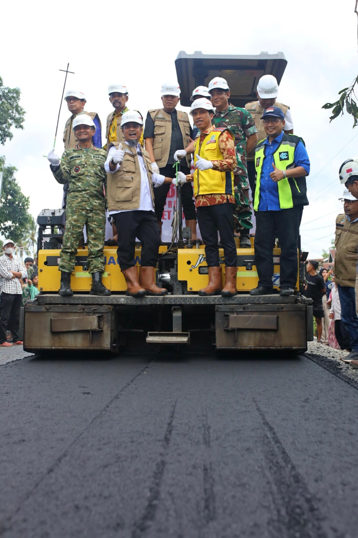 Bupati Bone Dampingi Gubernur Sulsel Groundbreaking Ruas Tanabatue ...